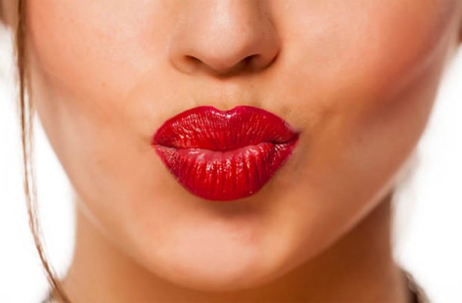 How To Get The Perfect Pout For National Kissing Day: 10 Products & 6 ...