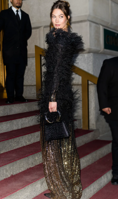 How The Celebrities Wear Bold Off-The-Shoulder Necklines - fountainof30.com