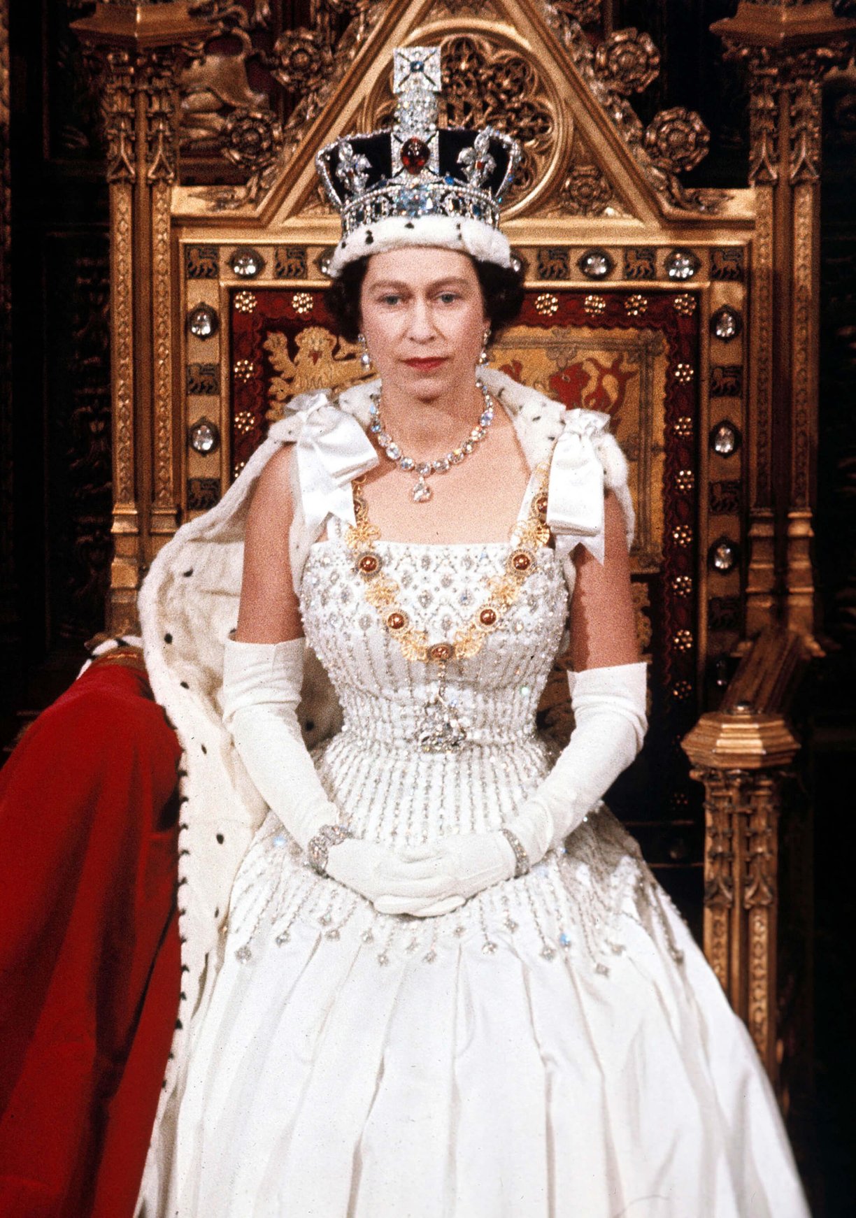 Queen Elizabeth II: 70 Years Of Royal Fashion and Grace - fountainof30.com