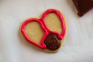Sweeten Your Valentine’s Day with Love Bug Frosted Sugar Cookies ...