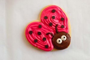 Adorable Valentine’s Day Love Bug Cookies (Gluten-Free & Easy to Make ...