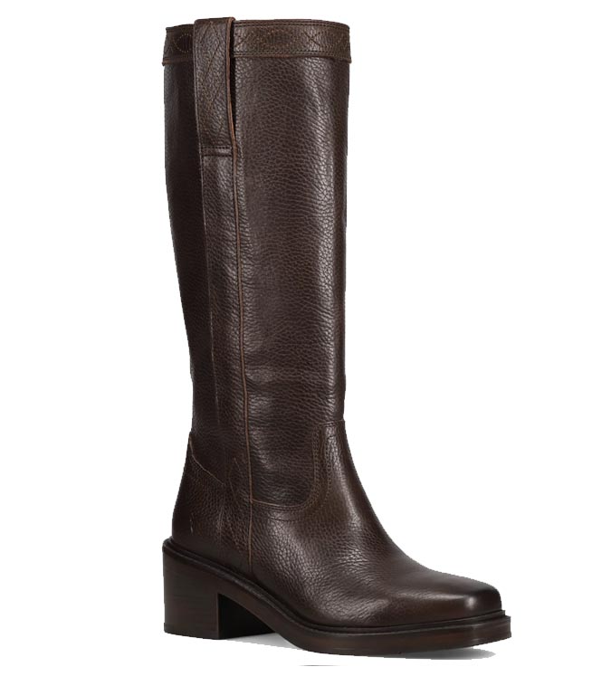 Why You Will Want to Wear the Hot Chocolate Color Trend for Fall ...